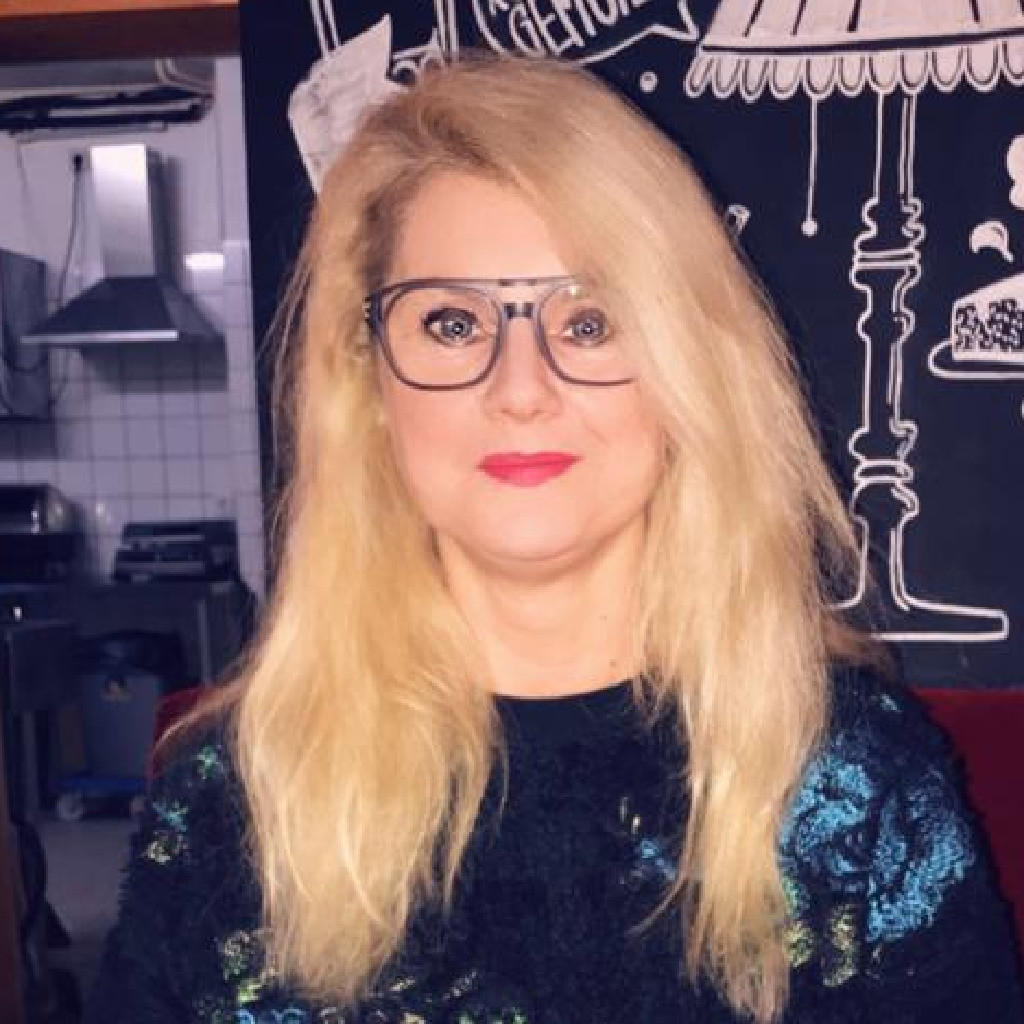 Christina Busch's Instagram, Twitter & Facebook on IDCrawl