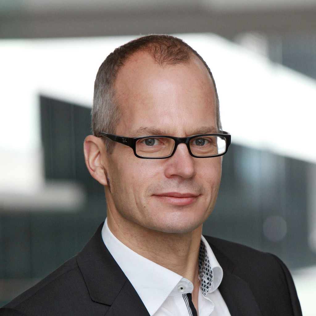 Dipl.-Ing. Dirk Adamczyk - Managing Director - ZF Race Engineering GmbH ...