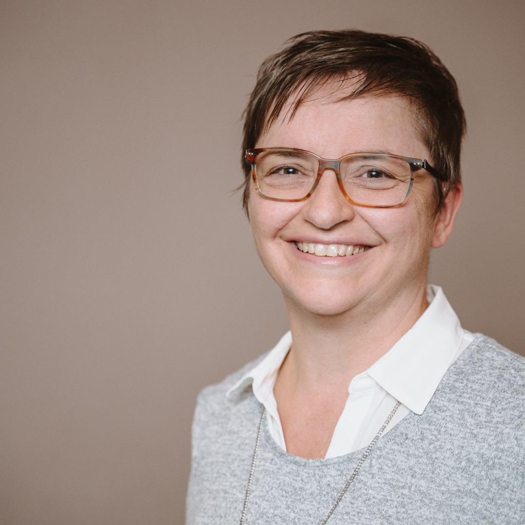 Sandra Pfeifer's Instagram, Twitter & Facebook on IDCrawl