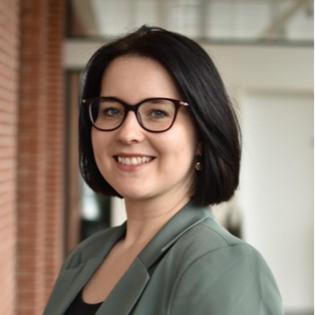 Julia Semmler - Leitung Kundenservice - Sydbank A/S | XING