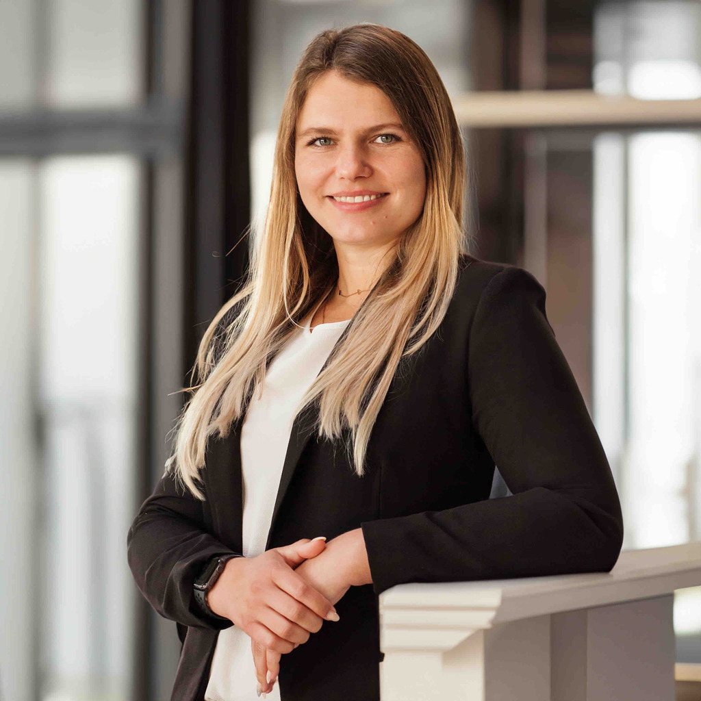 Susan Ahle - Leitung Marketing - DEUTSCHE INDUSTRIEBAU | XING