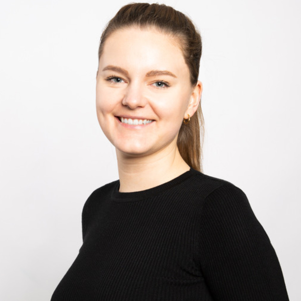 Larissa Springstubbe - Online Content Managerin - TRIXIE Heimtierbedarf ...