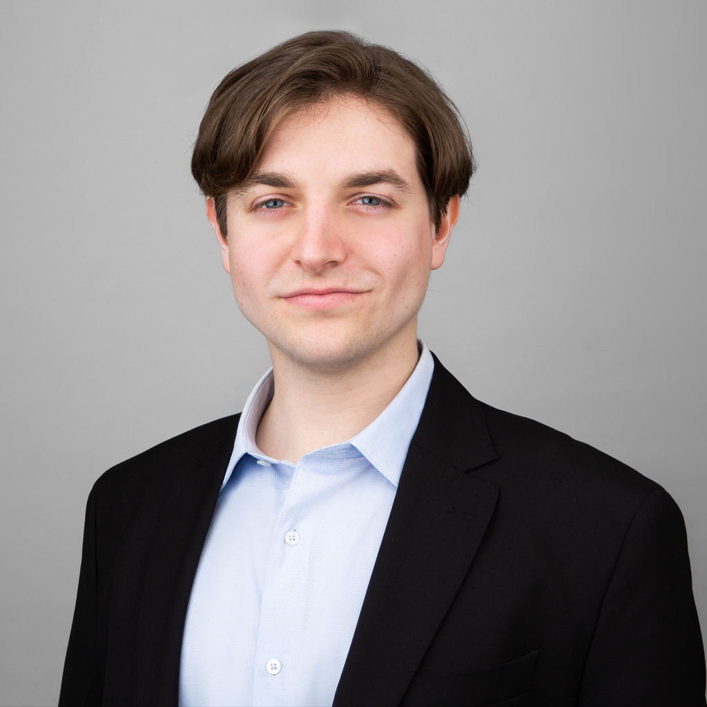 Tamas Karvalits - Senior Analyst - Lipis Advisors | XING