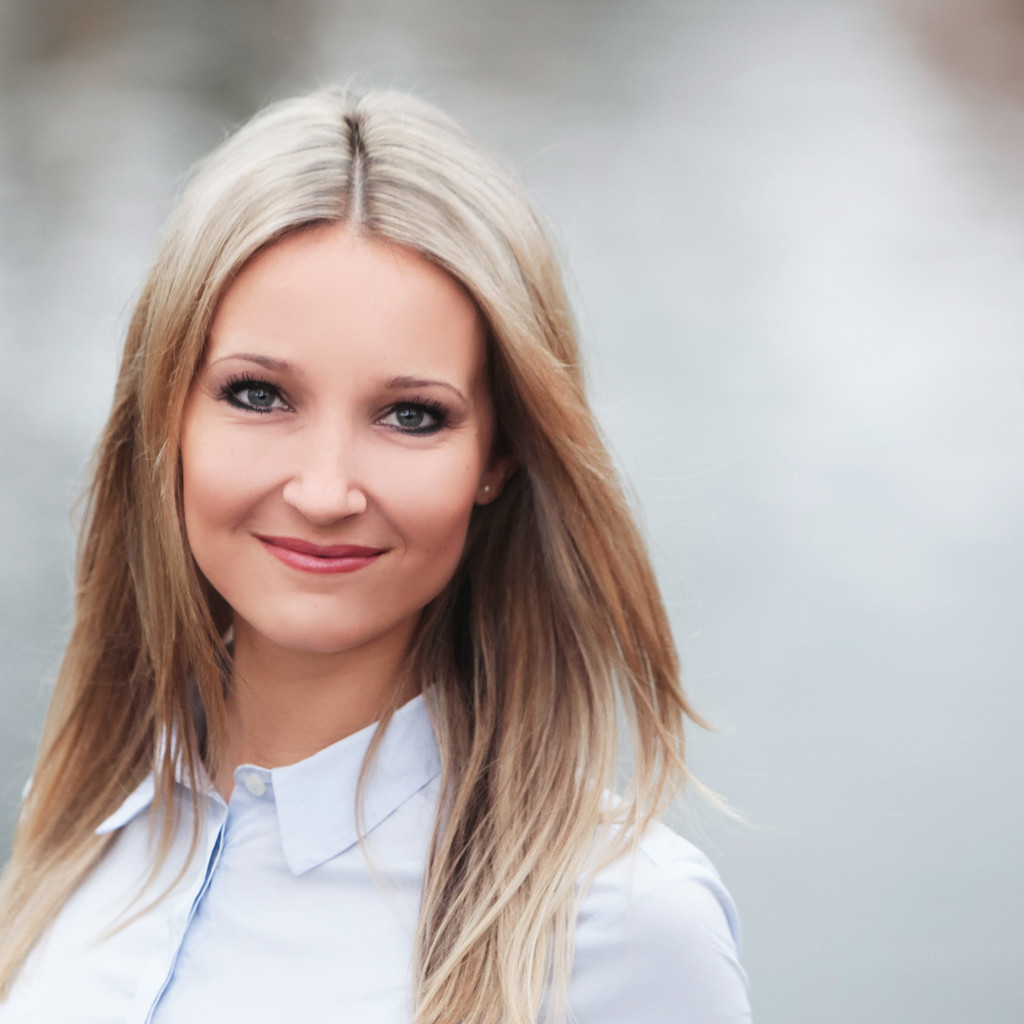 Sabrina Kariegus - Solution Consulting & Industry Management Camper ...