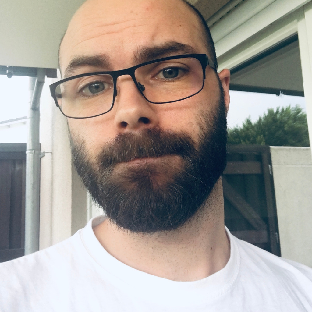 Alexander Vitt - Mediengestalter Digital und Print - LAYOUTFABRIK GmbH ...