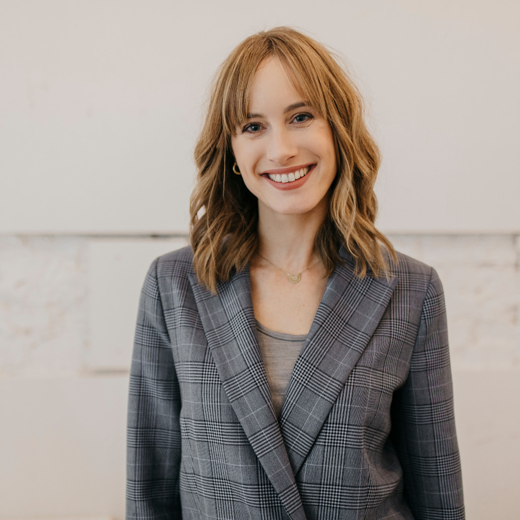 Mag. Daniela Bussa - PR & Influencer Marketing Manager - COTY LUXURY ...