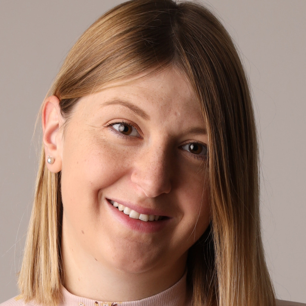 Andrea Fuchs - Bankkauffrau mit Zusatzqualifikation IT - VR Bank ...