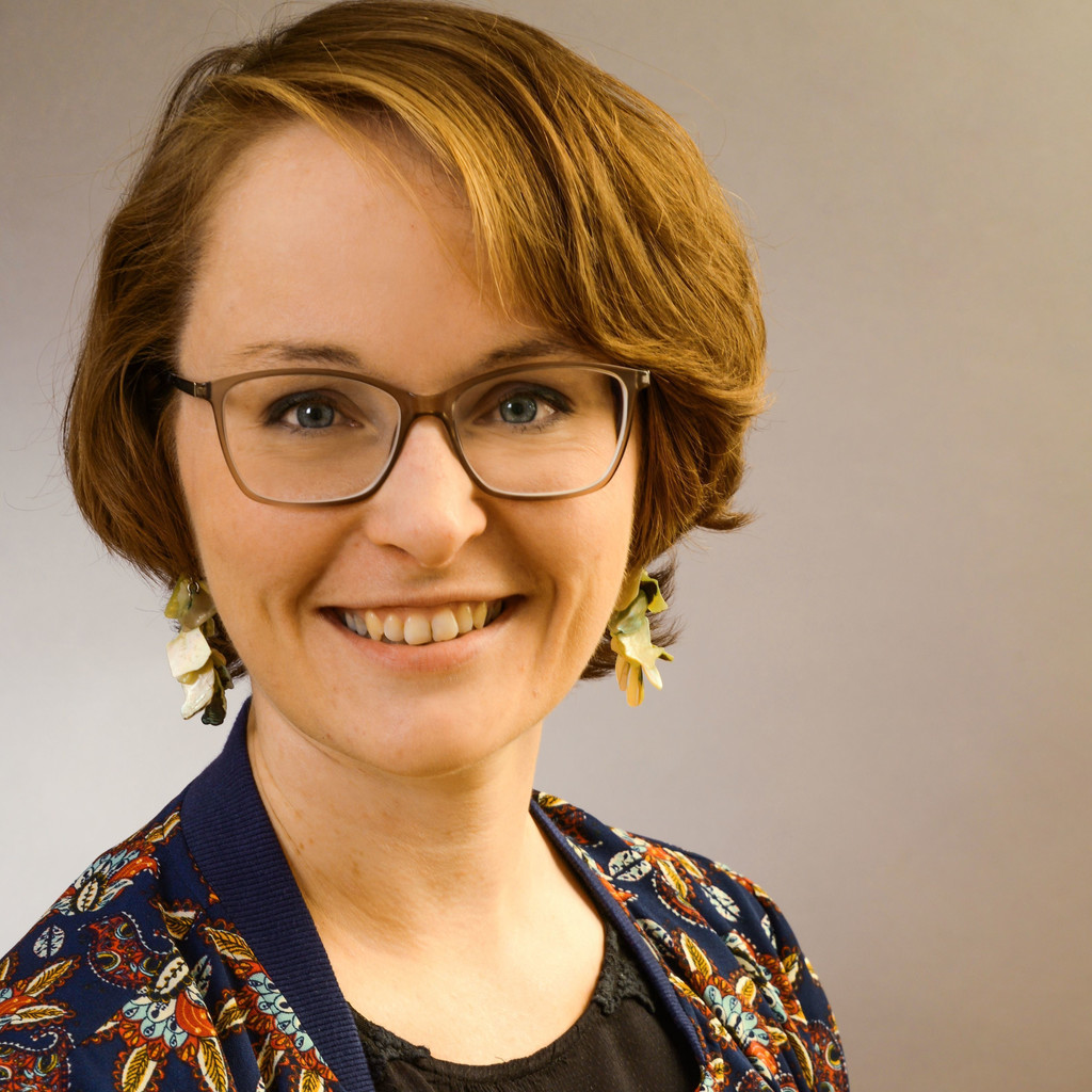 Genia Maria Frackenpohl - Mitarbeiterin in Antiquitätenhandel - Alt-Gut ...