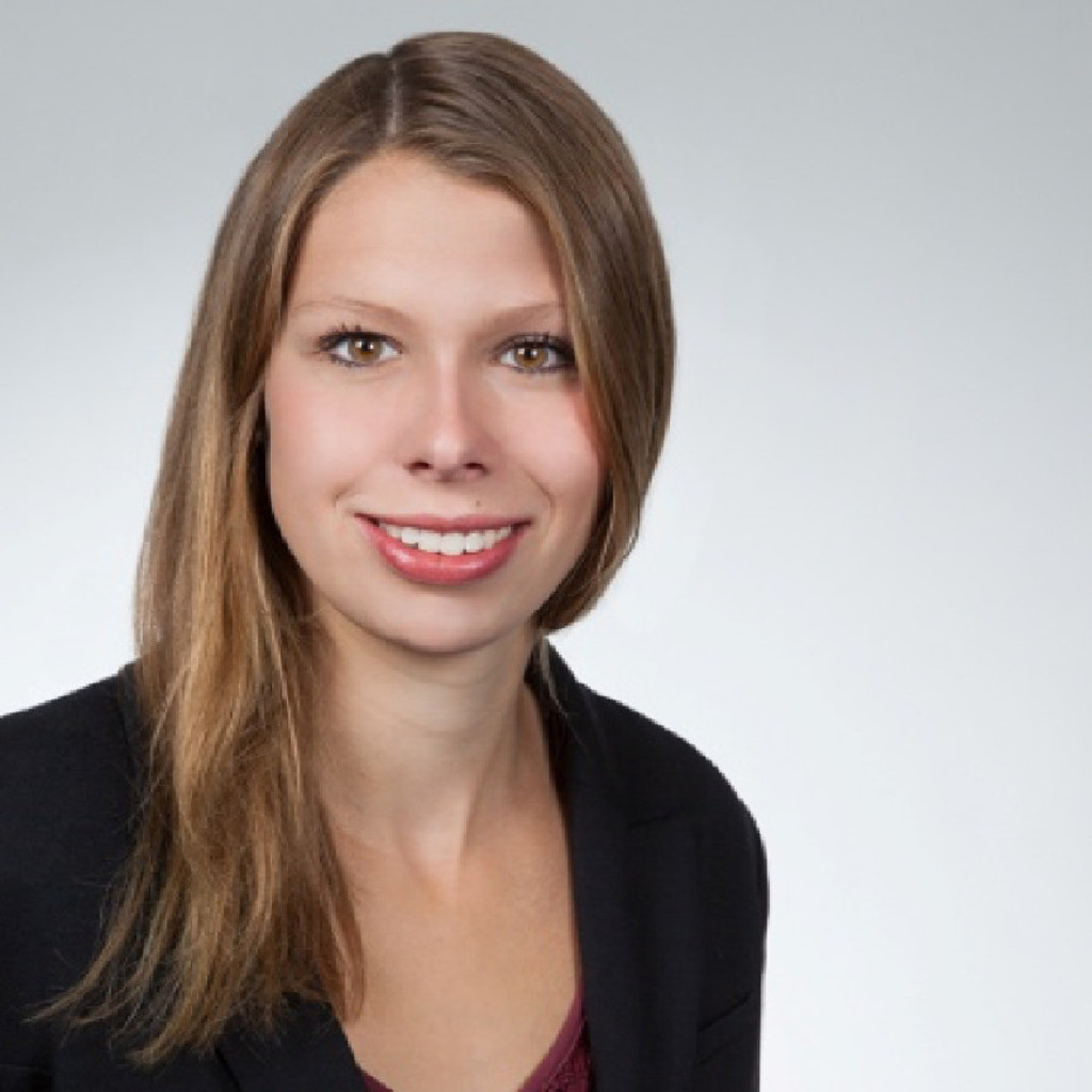 Laura Beck - Online-Marketing & Social Media Specialist - John Deere ...