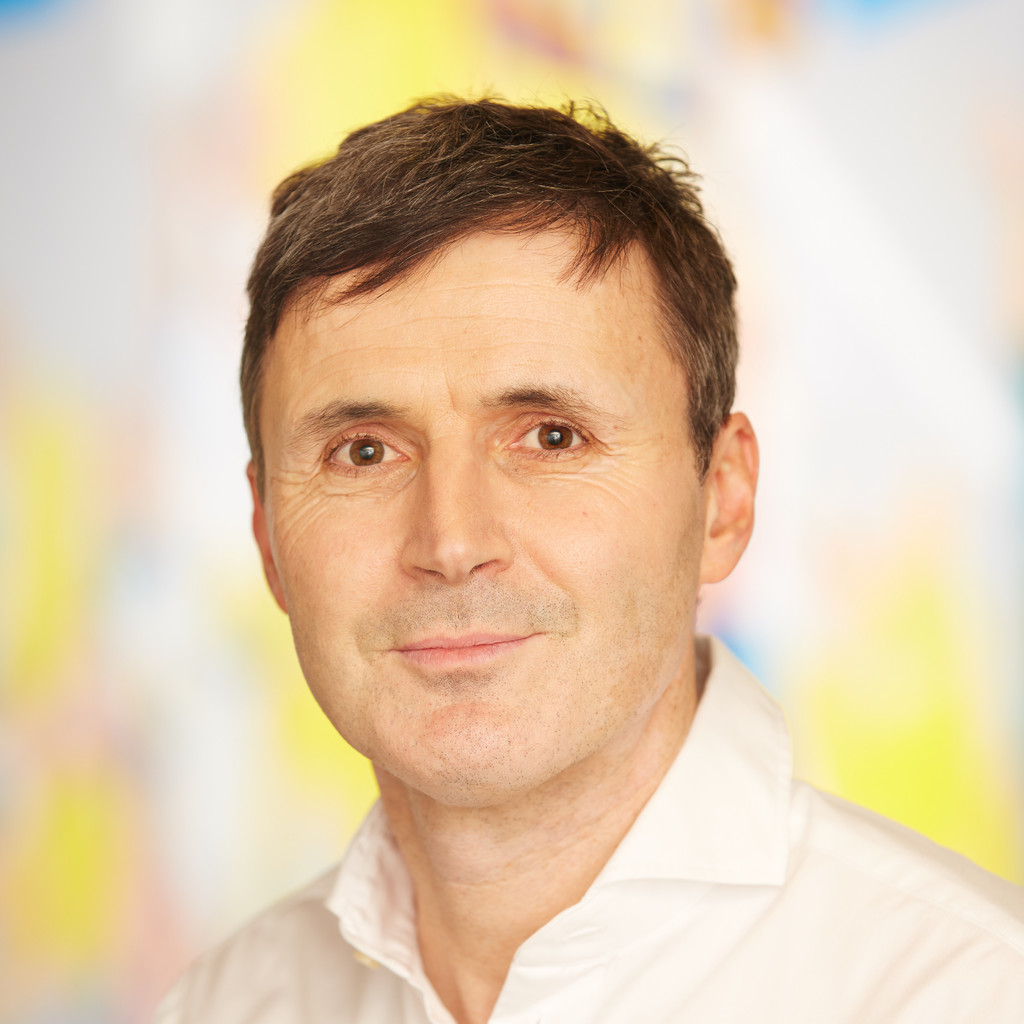 Dr. Frieder Mauch - Chefarzt des Departments Obere Extremität ...