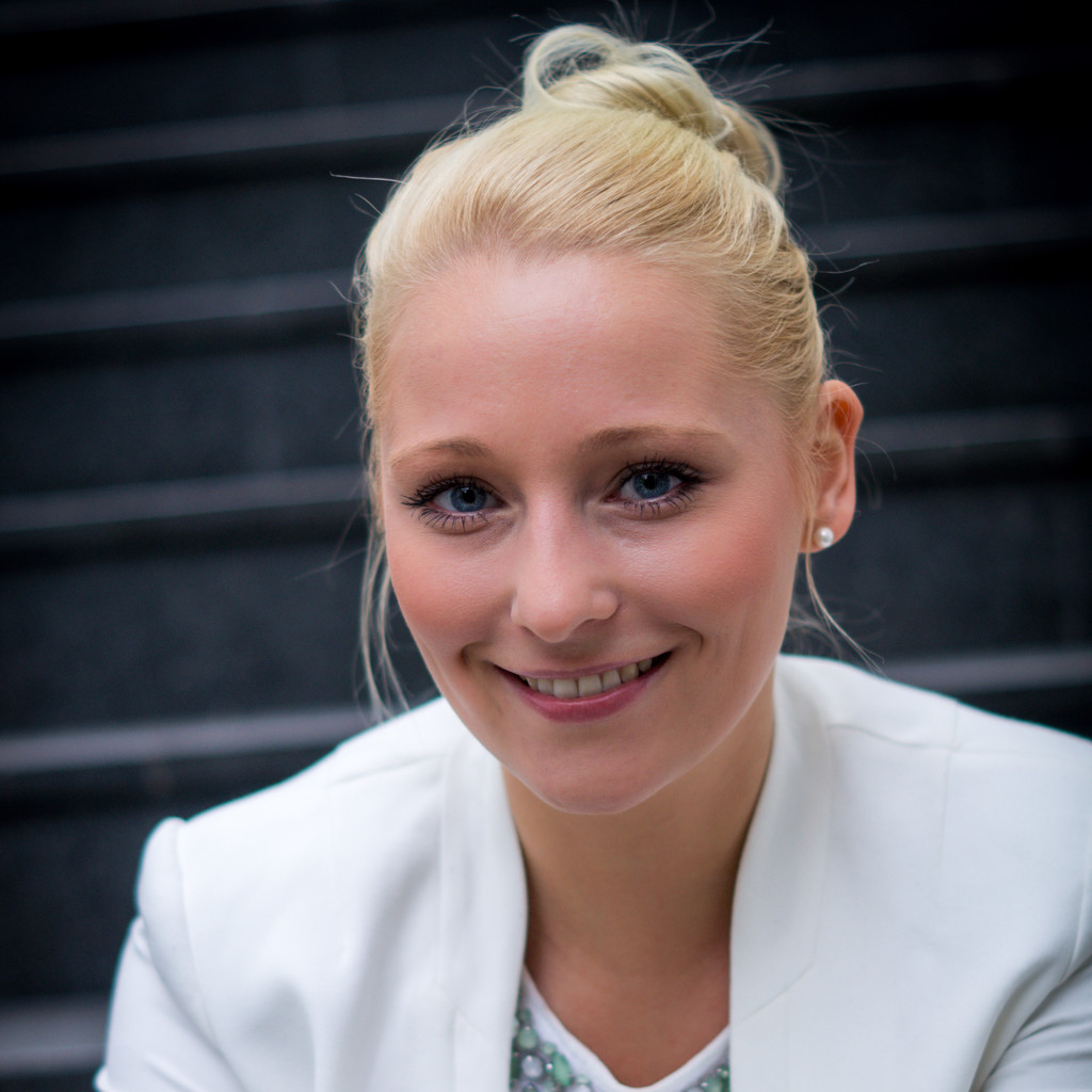 Jennifer Uhlig - Risk-Controller & Reporting - Europäisch-Iranische ...