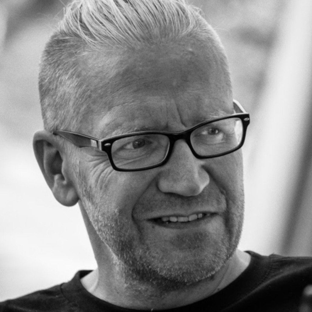 Tom Schewe - Kommuniaktions-Referent / CEO - Thomas Schewe Grafik ...