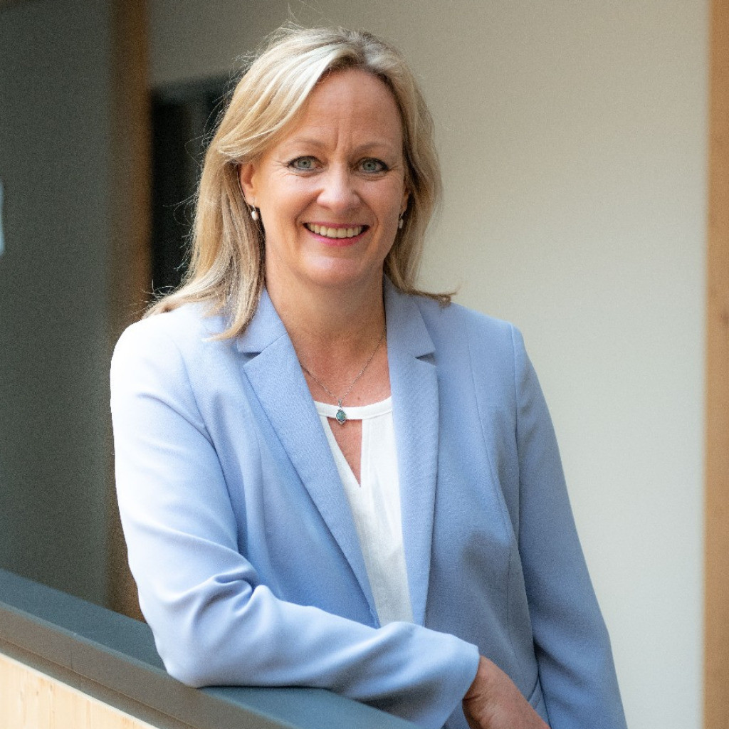 Sabine Hartmann-Bridge - Geschäftsführung - NDS New Data Service GmbH ...