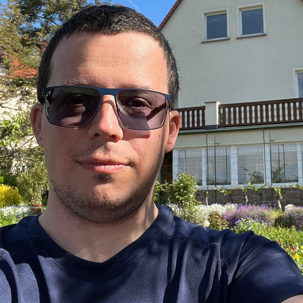 Christian Neumann - examinierter Altenpfleger - edia.con gemeinnützige ...