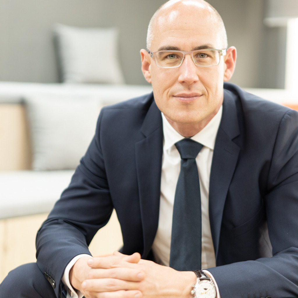 Thomas Lingenfelder - Director Services, Governance and Risk - dwp ...