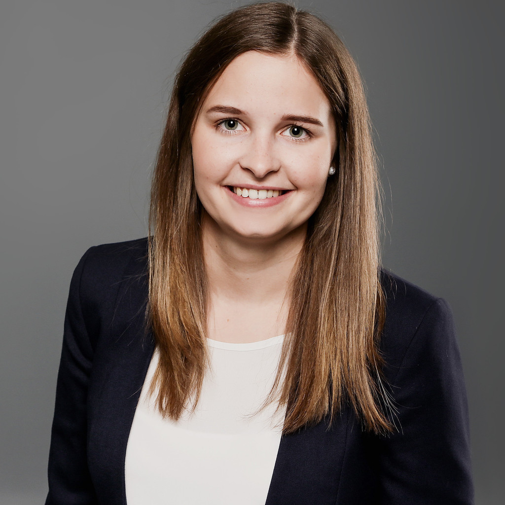 Laura Backhauß - Content Manager - HOLZRICHTER Berlin | XING