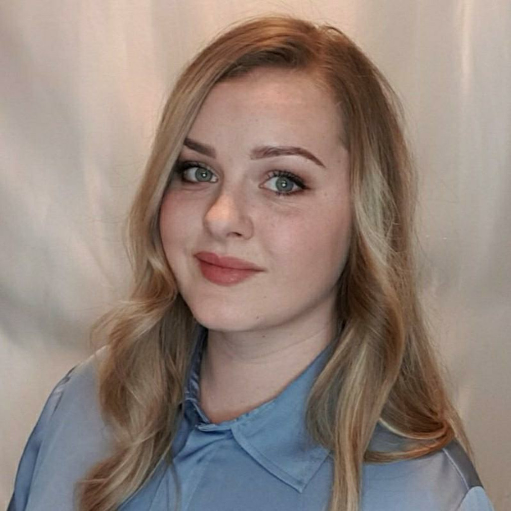 Paula Fialkowska - Flugbegleiterin - Discover Airlines | XING