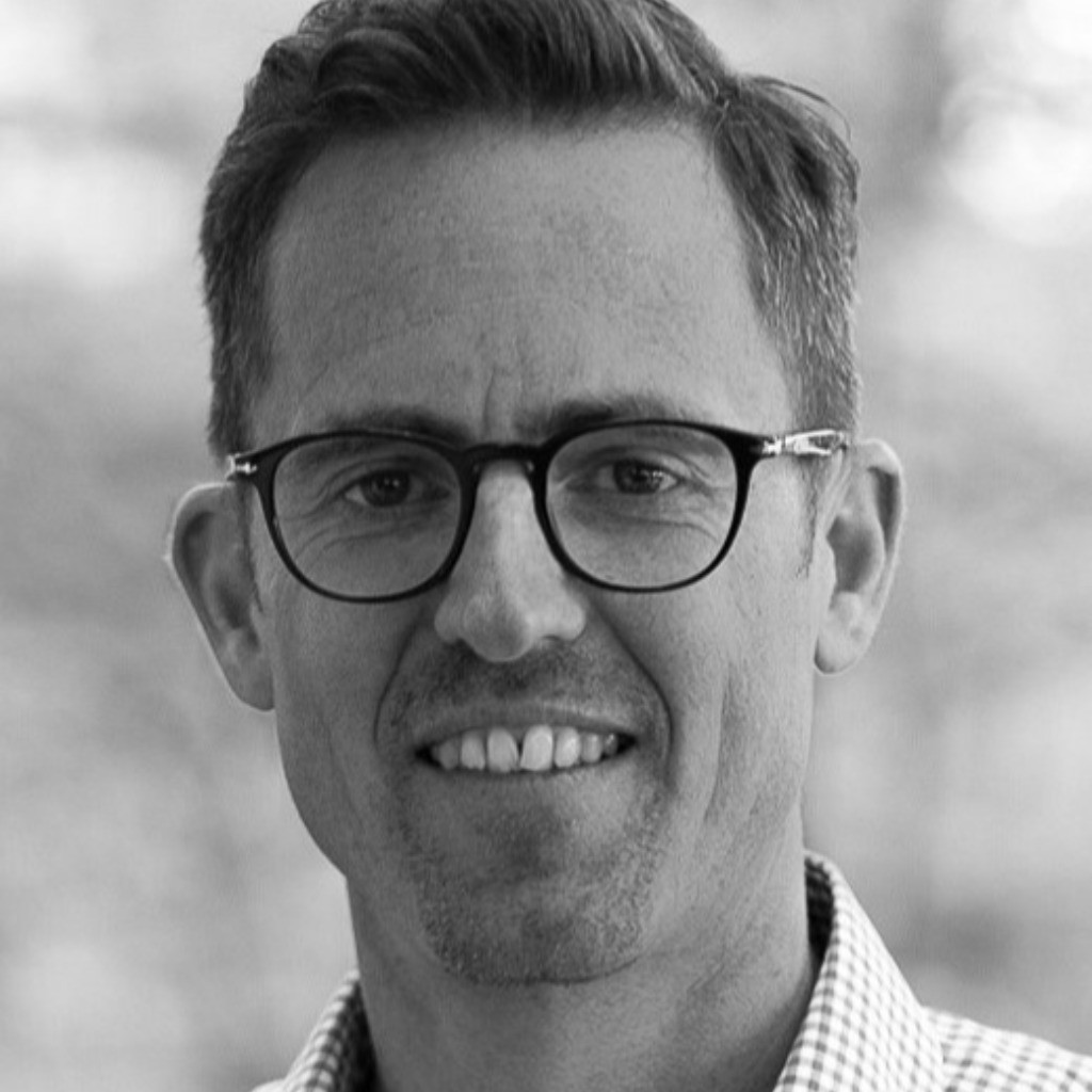 Sebastian Frieder Löw - Managing Director, Cloud First Portfolio Lead ...