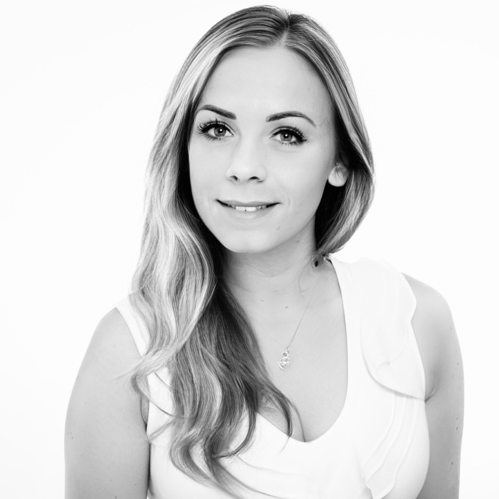 Julia Hall's Instagram, Twitter & Facebook on IDCrawl