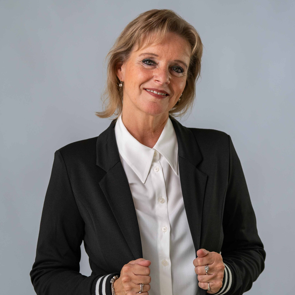 Bettina Schmidt - Organisation & Einkauf - CST energy services GmbH | XING