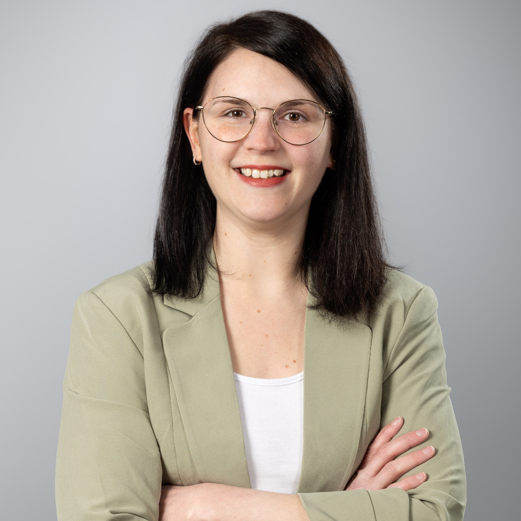 Janina Strupf - Mitarbeiterin Unternehmenskommunikation - EAD | XING