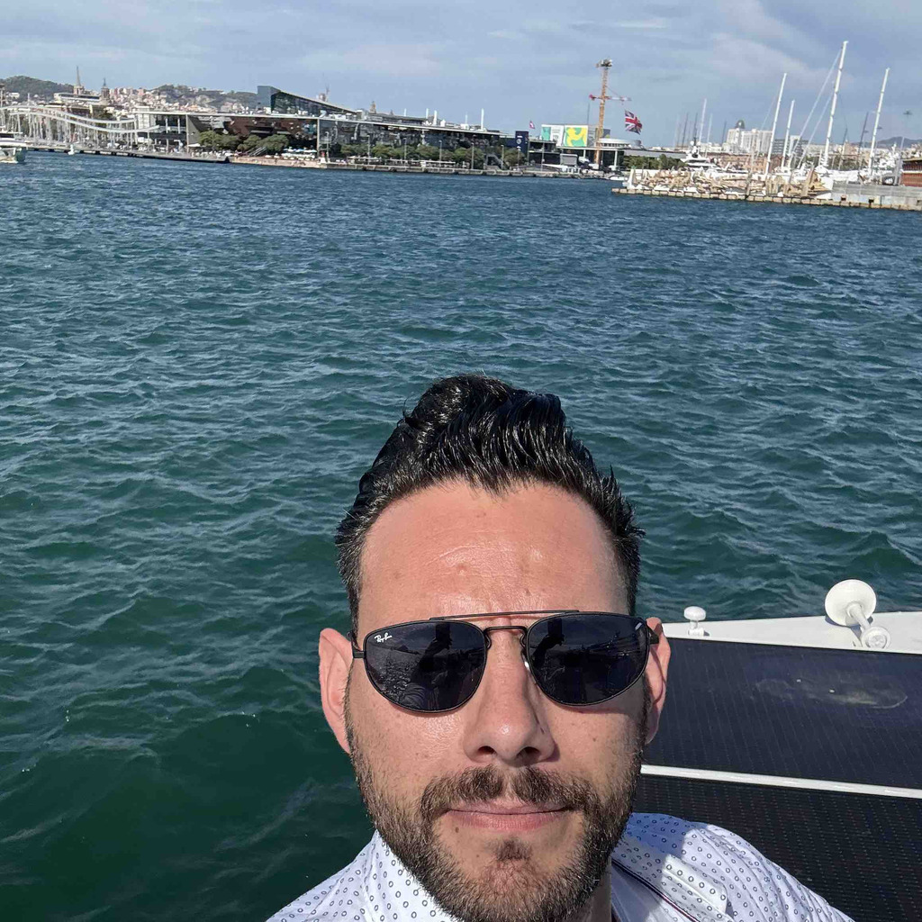 Salvatore Rubino - Servicemitarbeiter - Hampton by Hilton Munich City ...