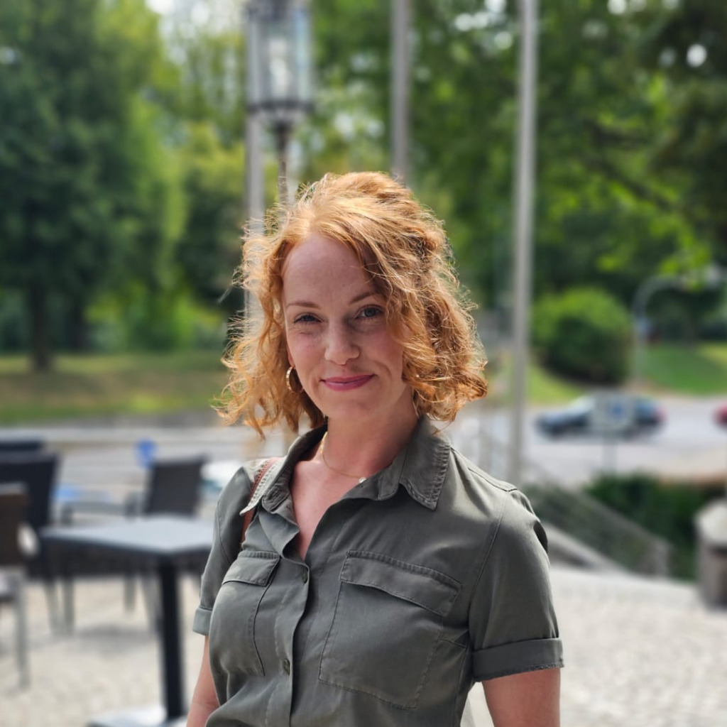 Simone Pappon - Recruiter F&A - Hays | XING