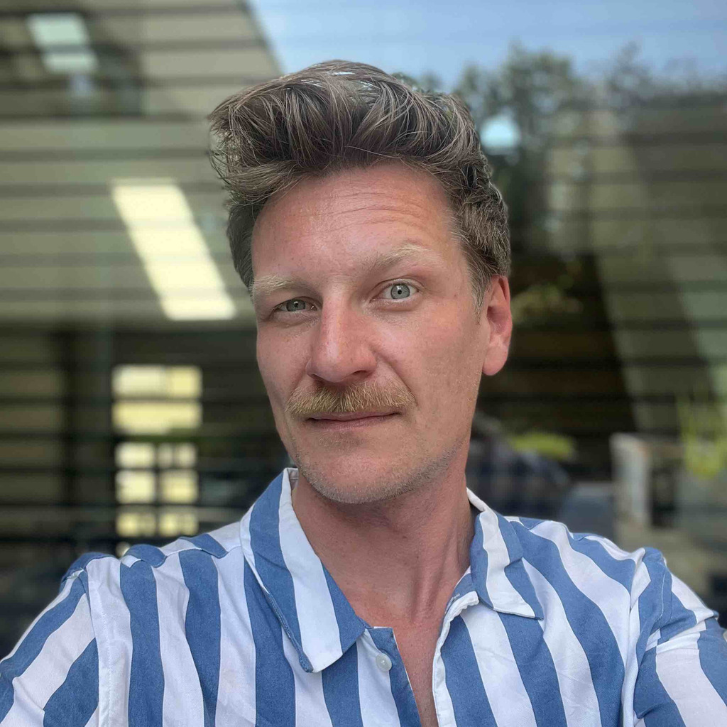 Tim Lurz - Senior Creative Service Manager - PVH Brands Germany GmbH | XING