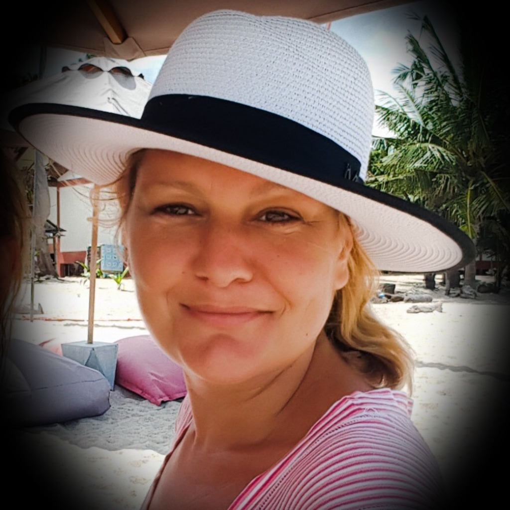 Sandra Martin - translator - Relay Publishing | XING