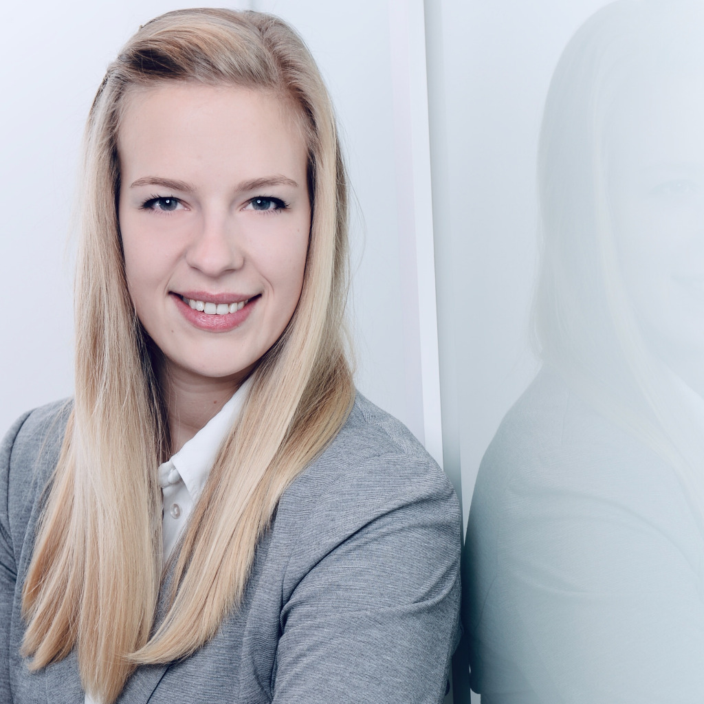 Kim Lara's Instagram, Twitter & Facebook on IDCrawl