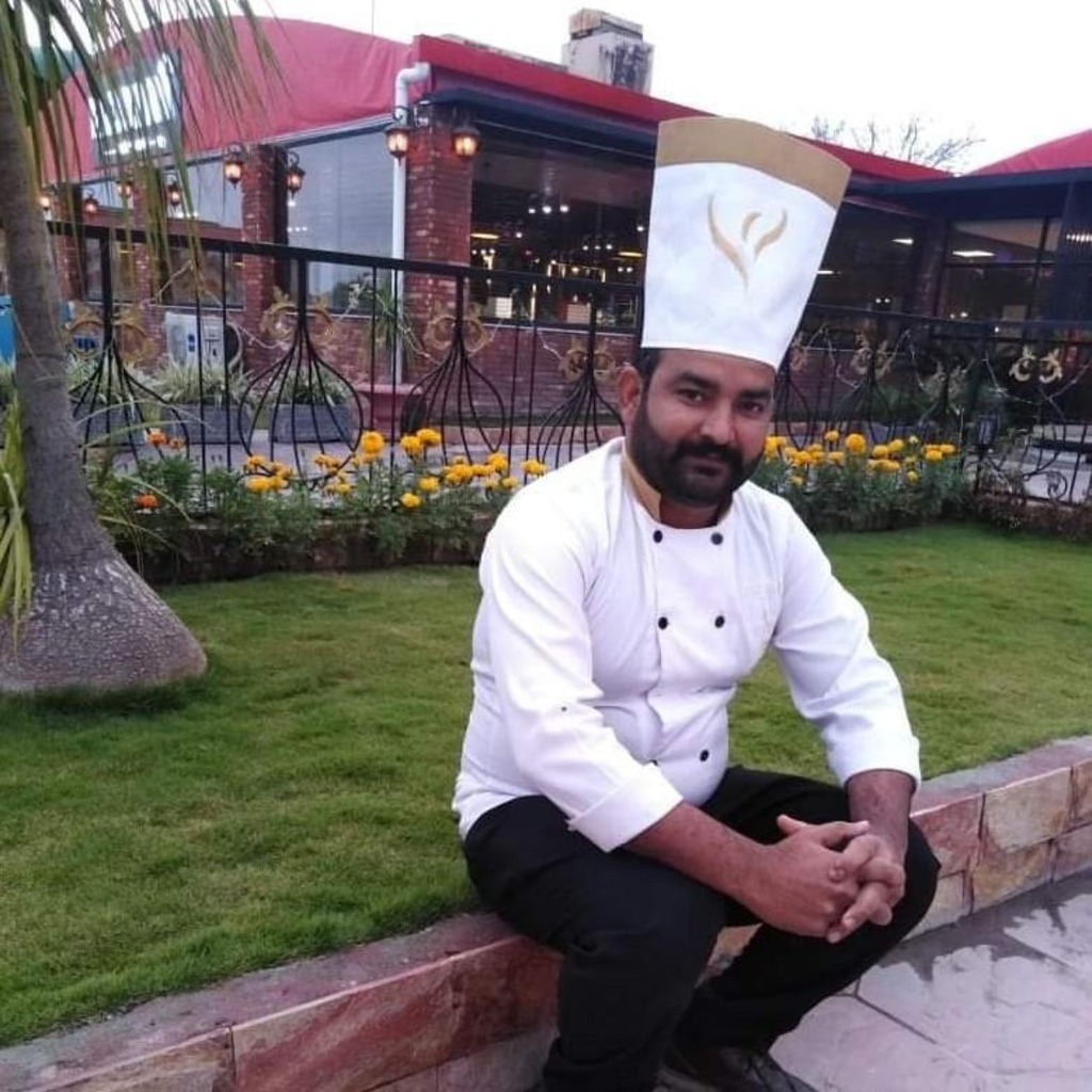 Muhammad Husnain - Chef Cook - {} | XING