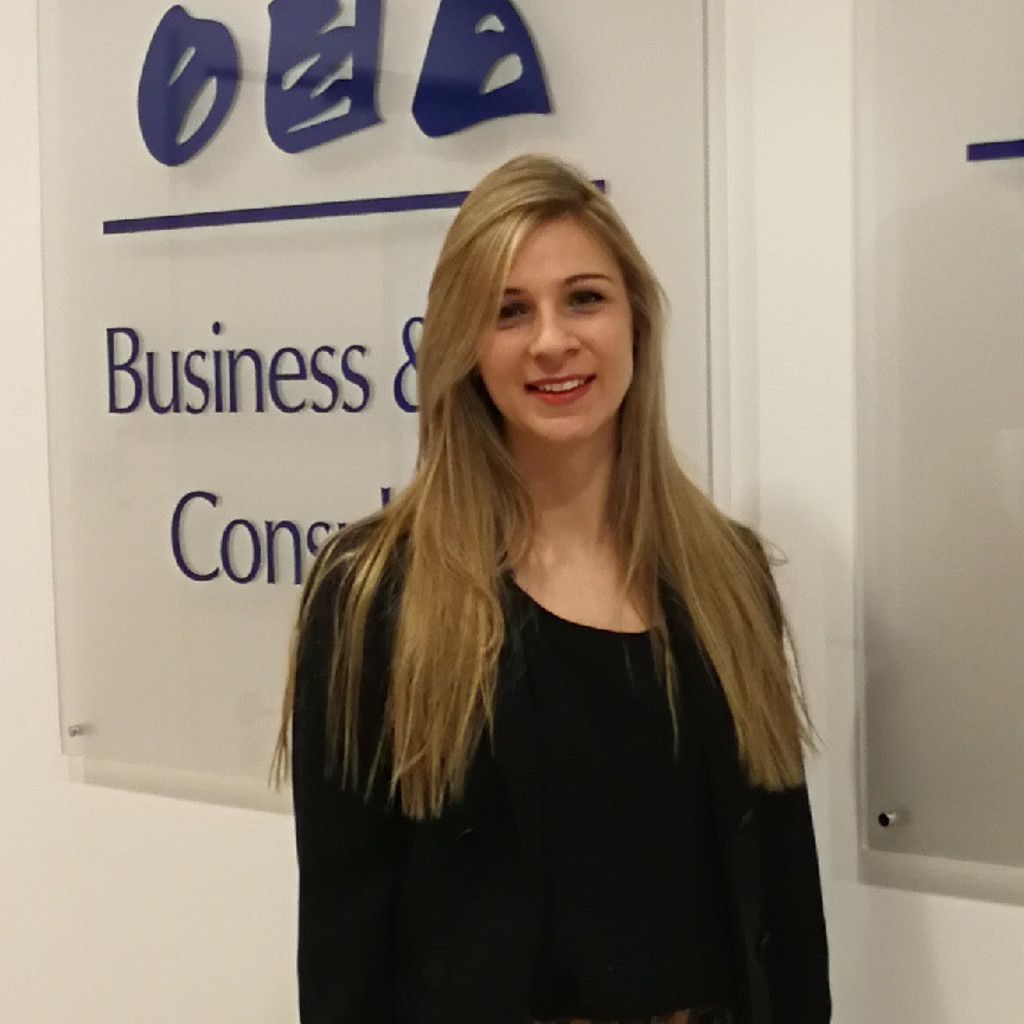 Julia Duchi - Human Resources & Recruitment - Business & ICT Consulting ...