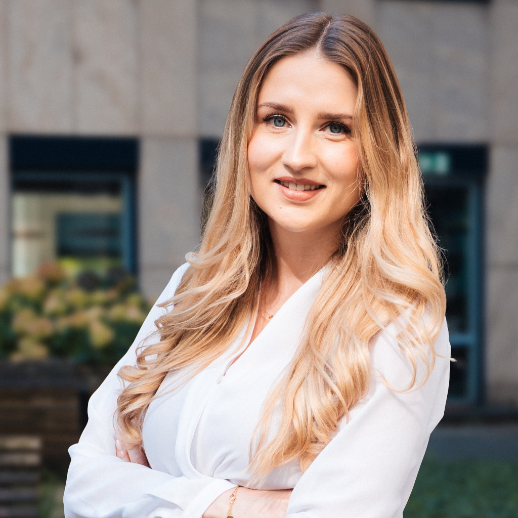 Julia Heuser - Consultant - Permanent Placement - Adecco Deutschland | XING