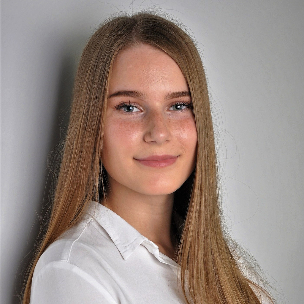 Michelle Maurer - Junior Specialist Finance / Controlling Central Order ...