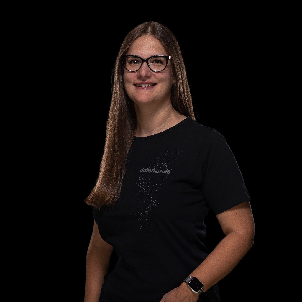 Nadja Kolb - Marketing & Feel Good - Datenstrom IT Dienstleistungen ...