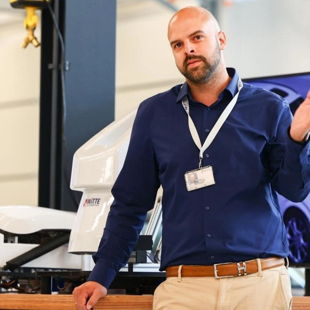 Tim Jordan - Leiter Sondermaschinenbau / Head of Equipment Design ...