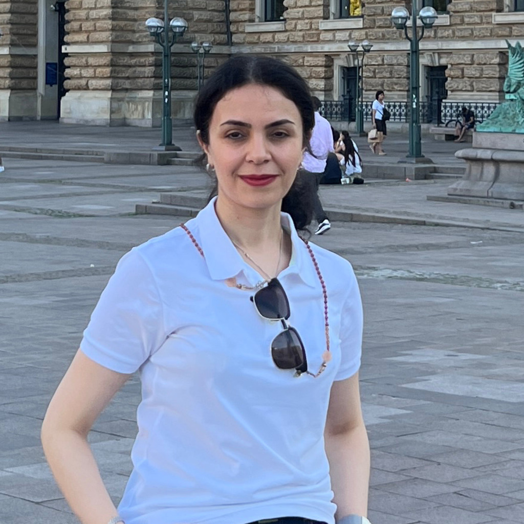 Ensiyeh Jafari - Bankkauffrau - Parsian Bank | XING