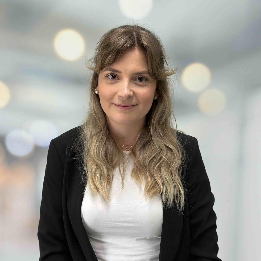 Lisa Marie Preuß - Junior Digital Marketing Managerin - emco Bautechnik ...