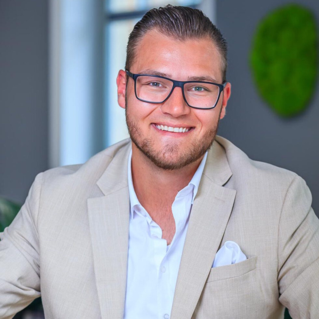 Tim Winkelmann - Kaufmann für Versicherung u. Finanzen - uniVersa Versicherungen | XING