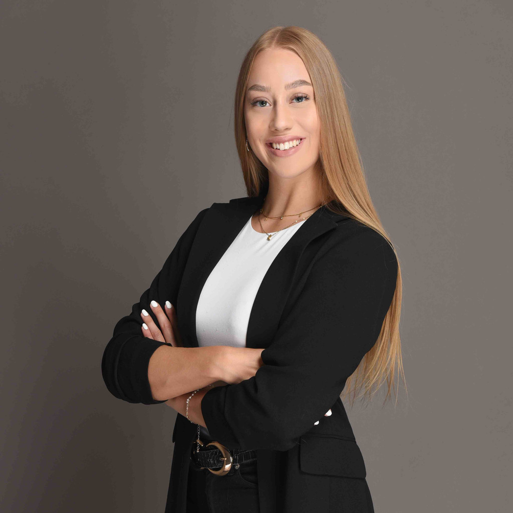 Laura Schmid - Junior Marketing Project Managerin - Unleash MGMT | XING