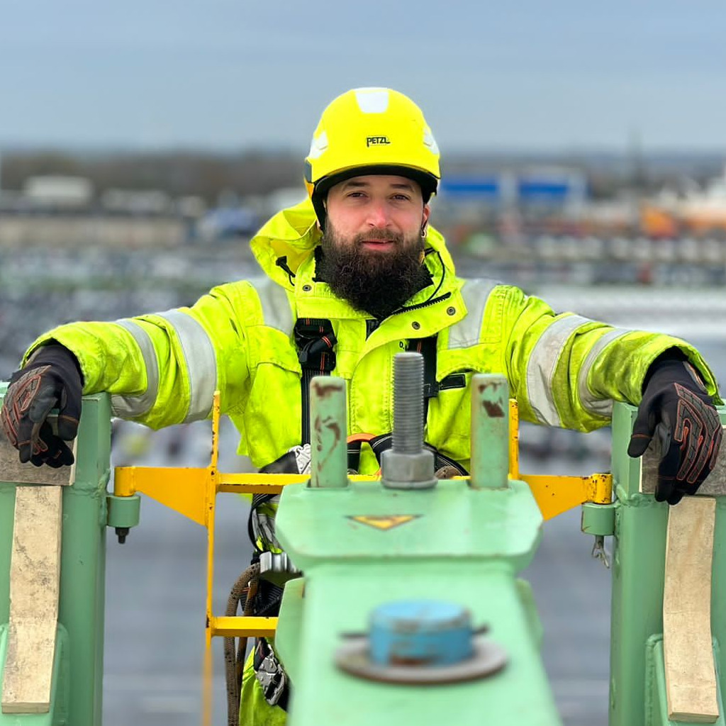 Dennis Buczek - Warehouse Coordinator - comanos GmbH | XING