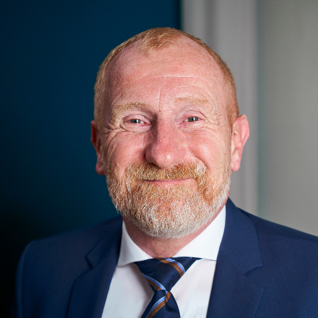 Michael Neumann - Sachbearbeiter Objekt- und Betriebsservice - VR Bank ...