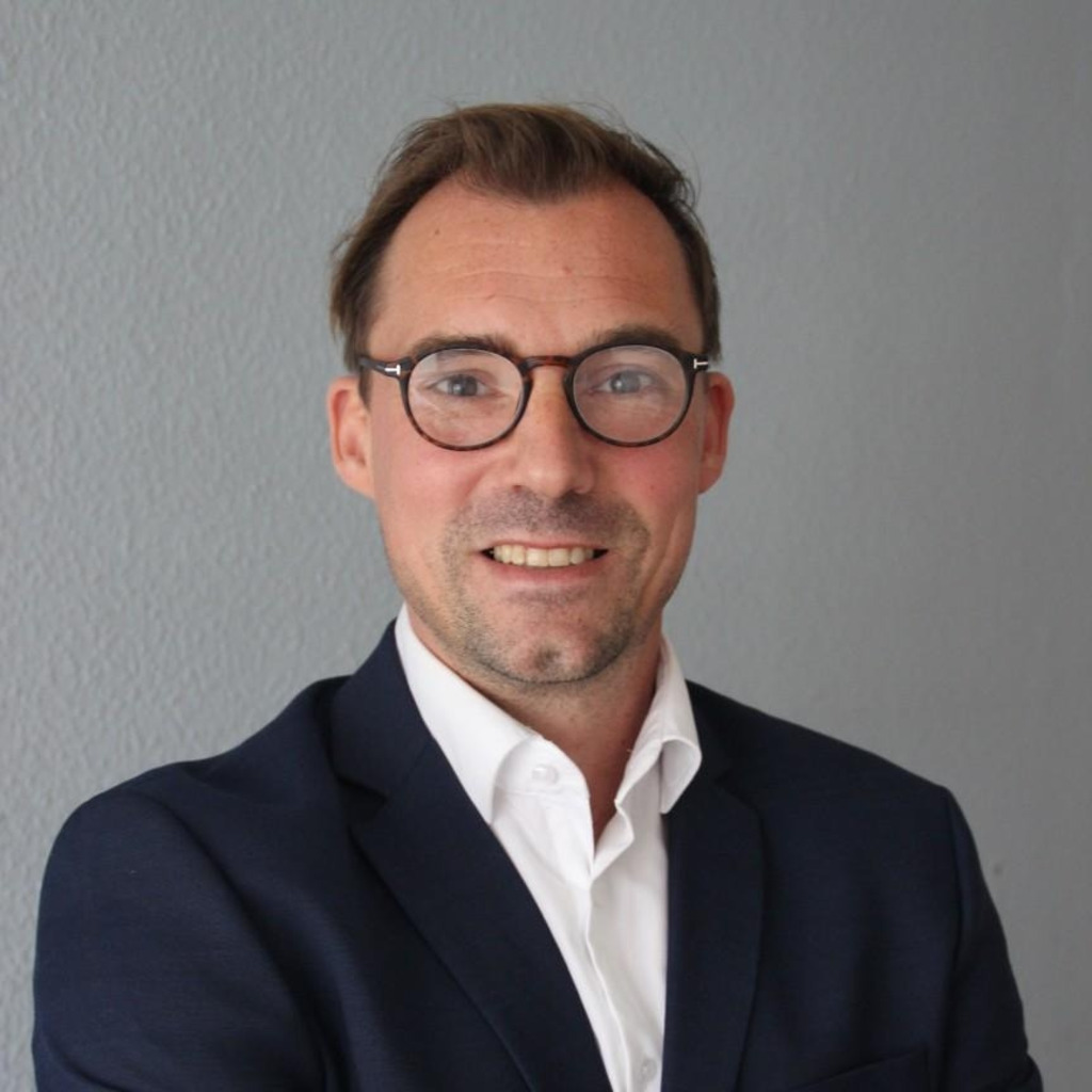 Frederik Sauter Servaes Stellvertretender Hoteldirektor Kuhotel By frederik-sauter-servaes-stellvertretender-hoteldirektor-kuhotel-by