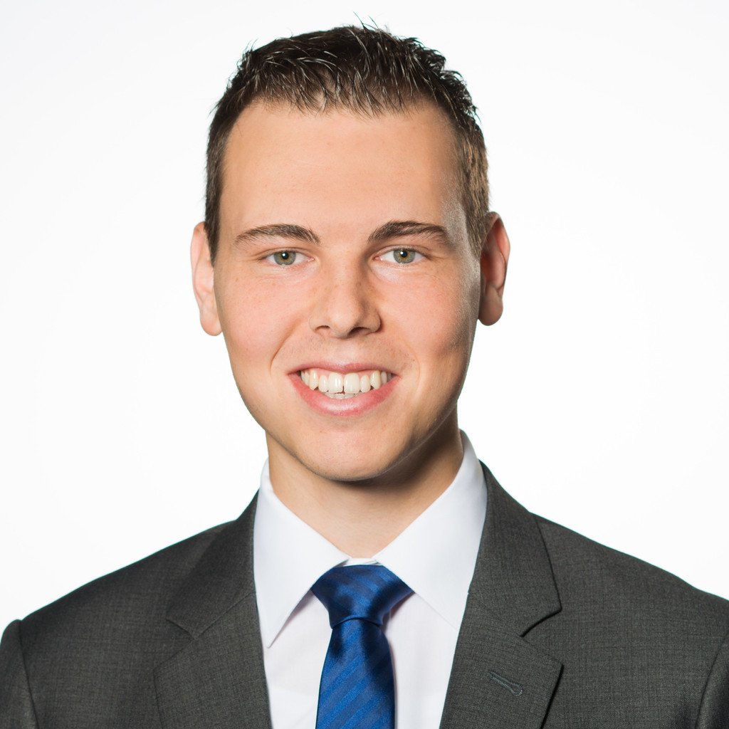 Simon Berghöfer - Deutsche Bank Management Consultant - Assistant Vice ...