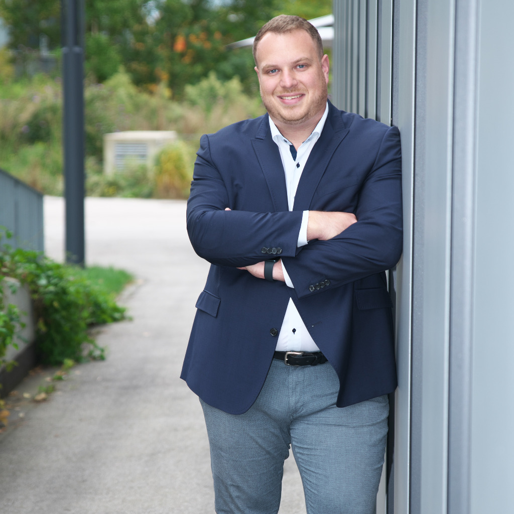 Maximilian Weiss - geprüfter Fachmann für Versicherungen und Finanzen ...