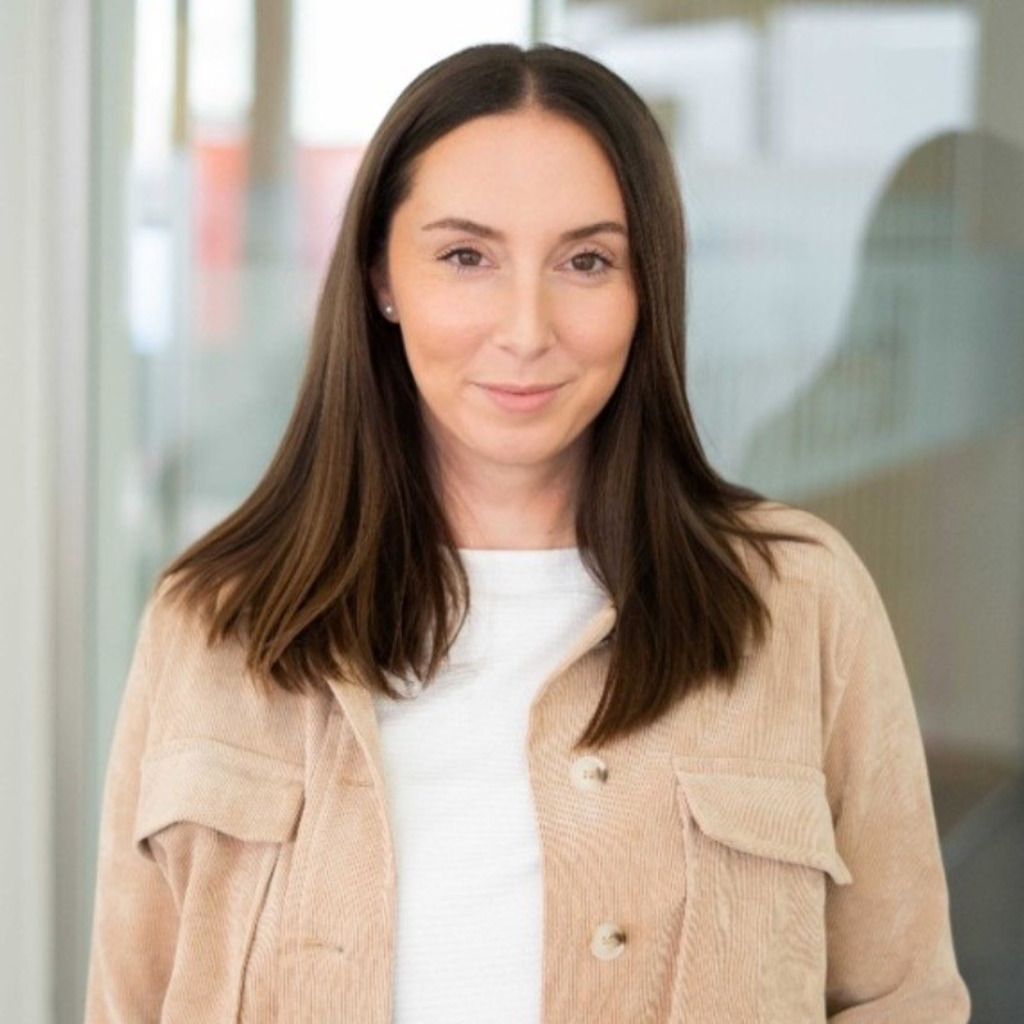 Laura Kossmann - Art Director - husare gmbh | XING