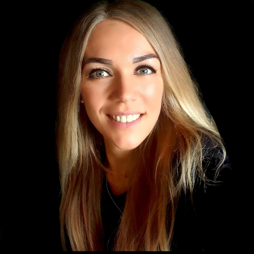 Ilka Ackenhausen - Leiterin Fahrgastservice - erixx - deine ...