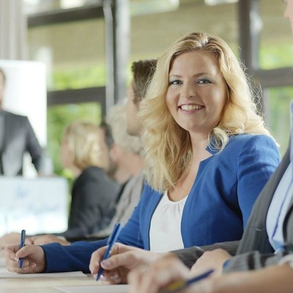 Julia Arens - Mitarbeiterin Öffentlichkeitsarbeit/Marketing ...