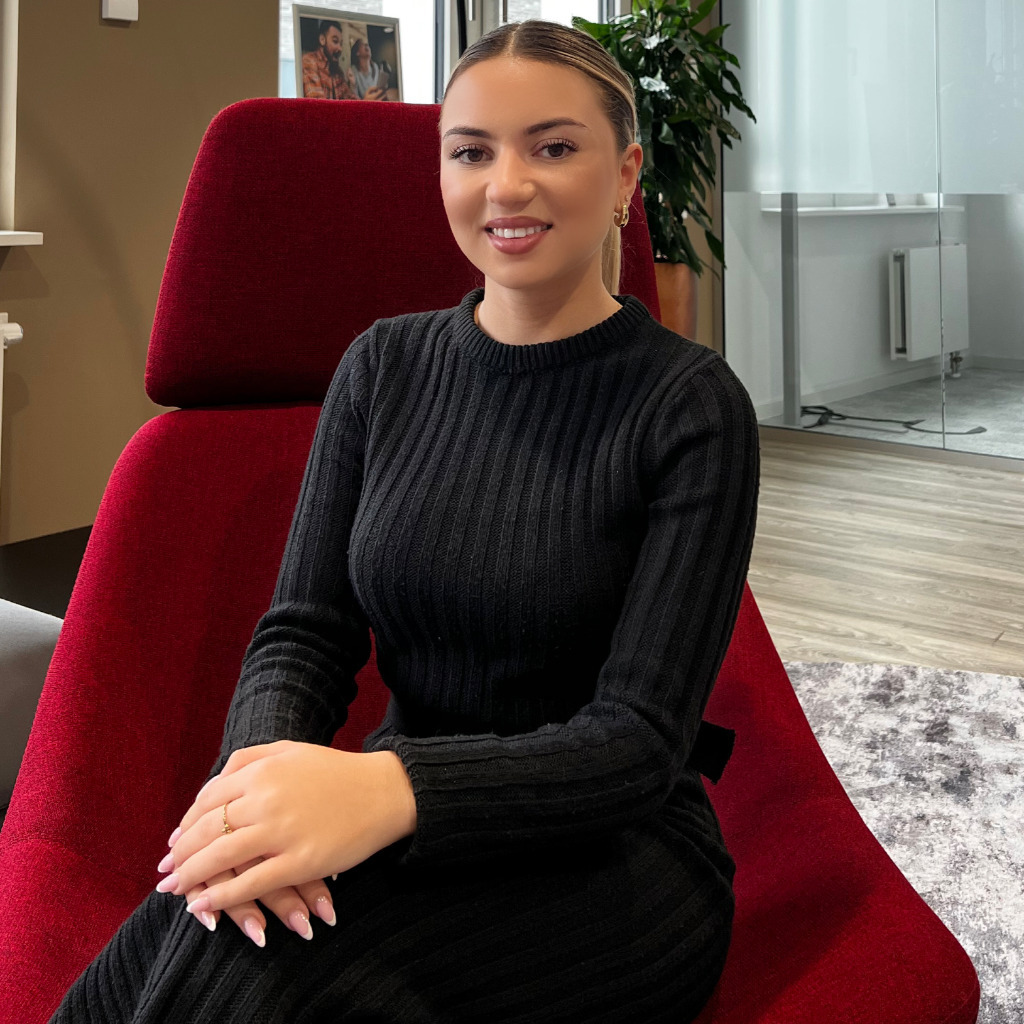 Jessica Cassini - Recruiting Office & Management - DIS AG | XING