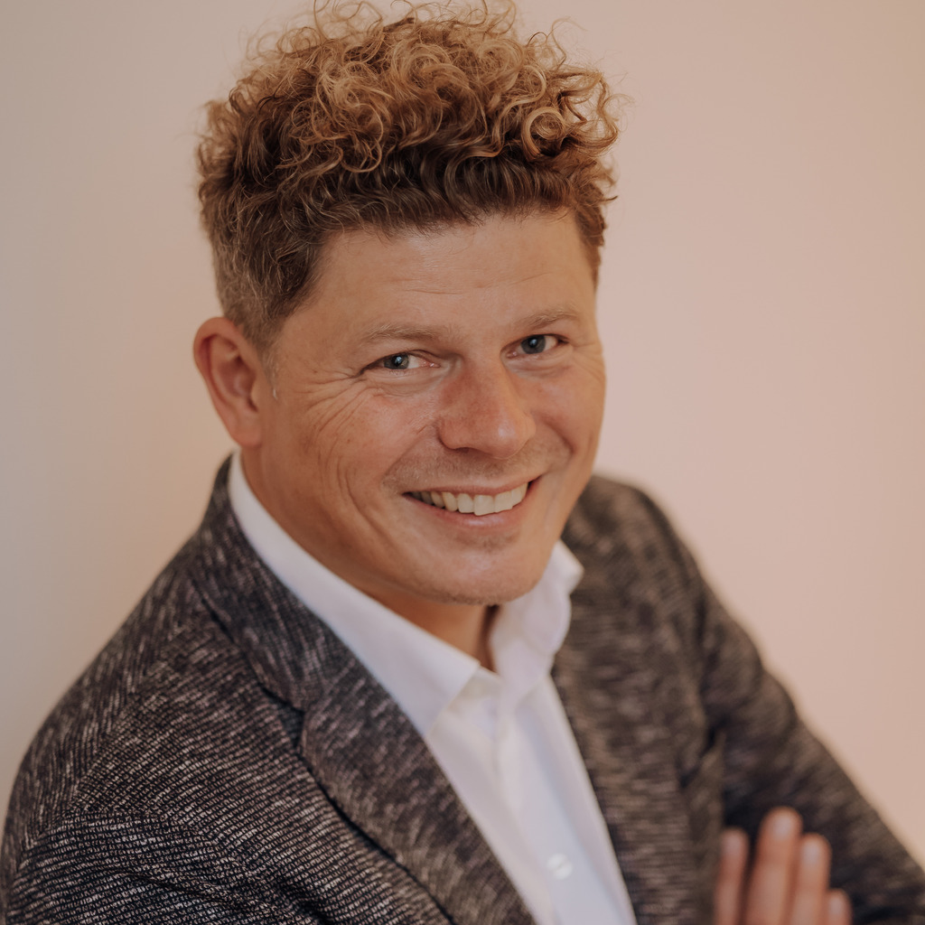 Frank Simons - Head of Customer Service, Key Account Manager - PRIMIUM ...